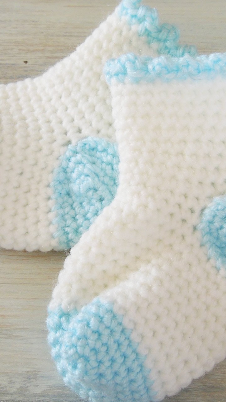 How To Crochet Baby Socks (VIDEO + FREE PATTERN)